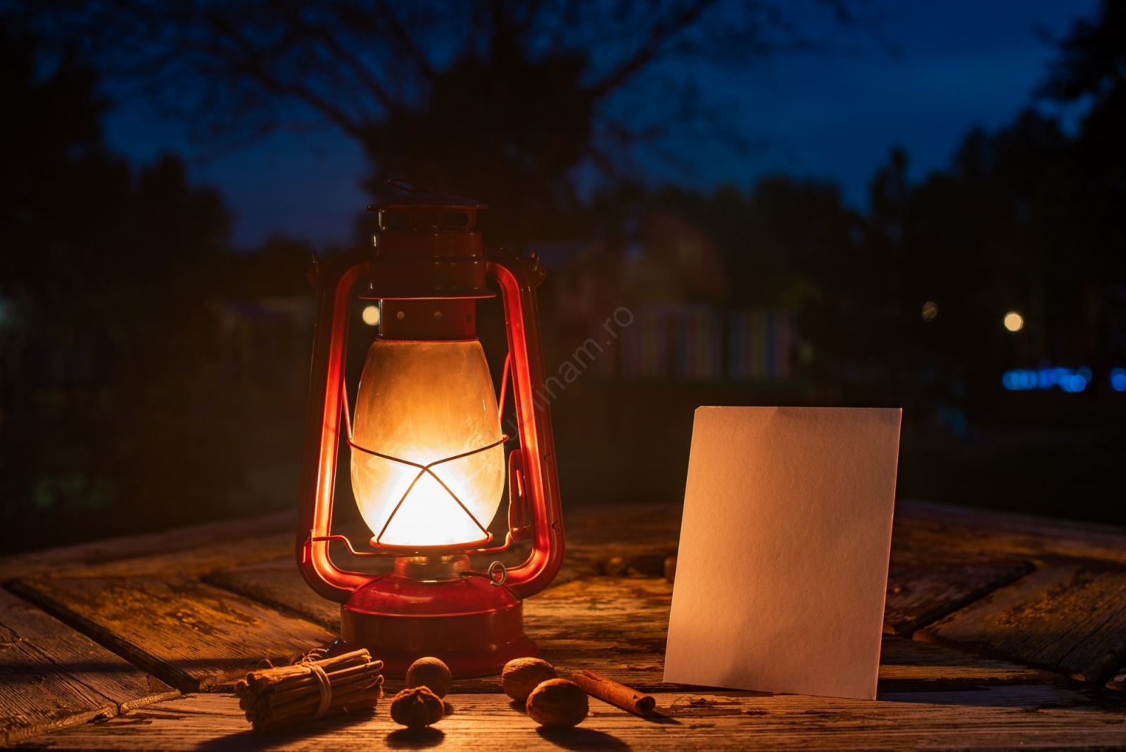 Lampă cu gaz lampant LANTERN 31 cm roșie Brilagi | Luminam